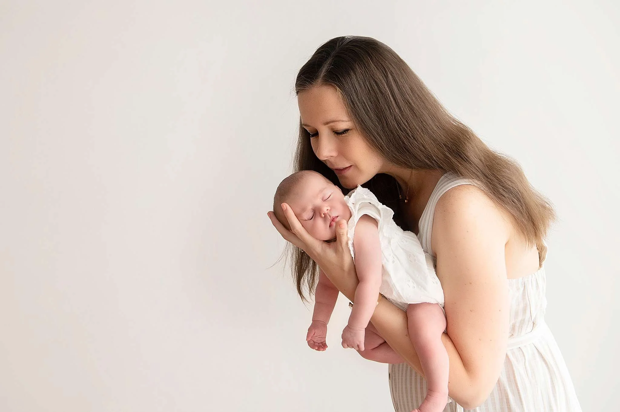 Why Every Mum Should Be in Photos with Their Newborn — Sydney Award ...