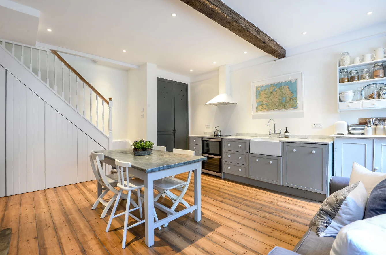 White Cube Construction