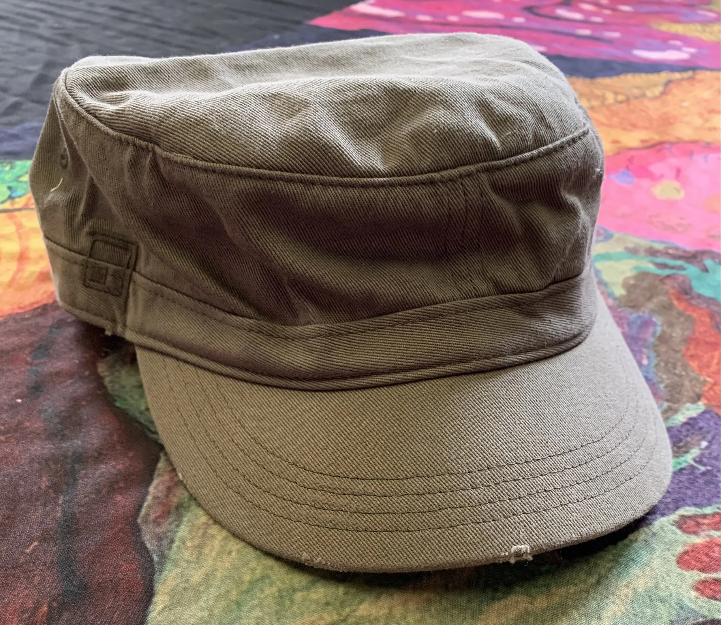 Modern art, limited edition prints. Stickers, buttons, artist caps ...