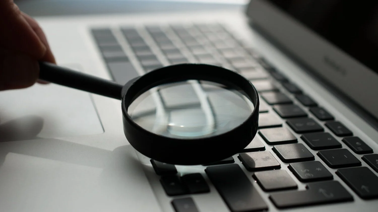 Investigator vs. Detective: What’s the Difference?