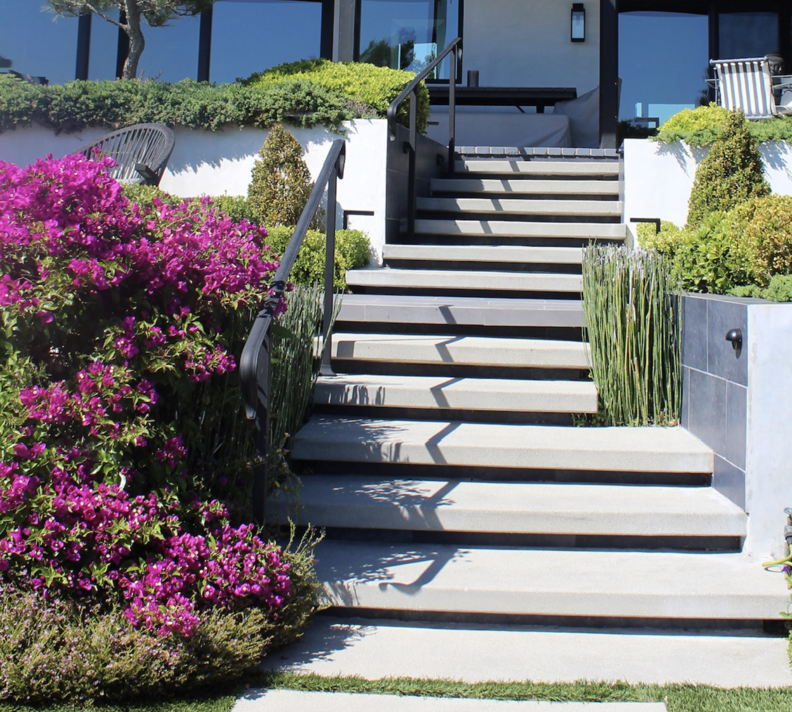 What Are Floating Steps? Modern Concrete Steps for Your Landscape ...