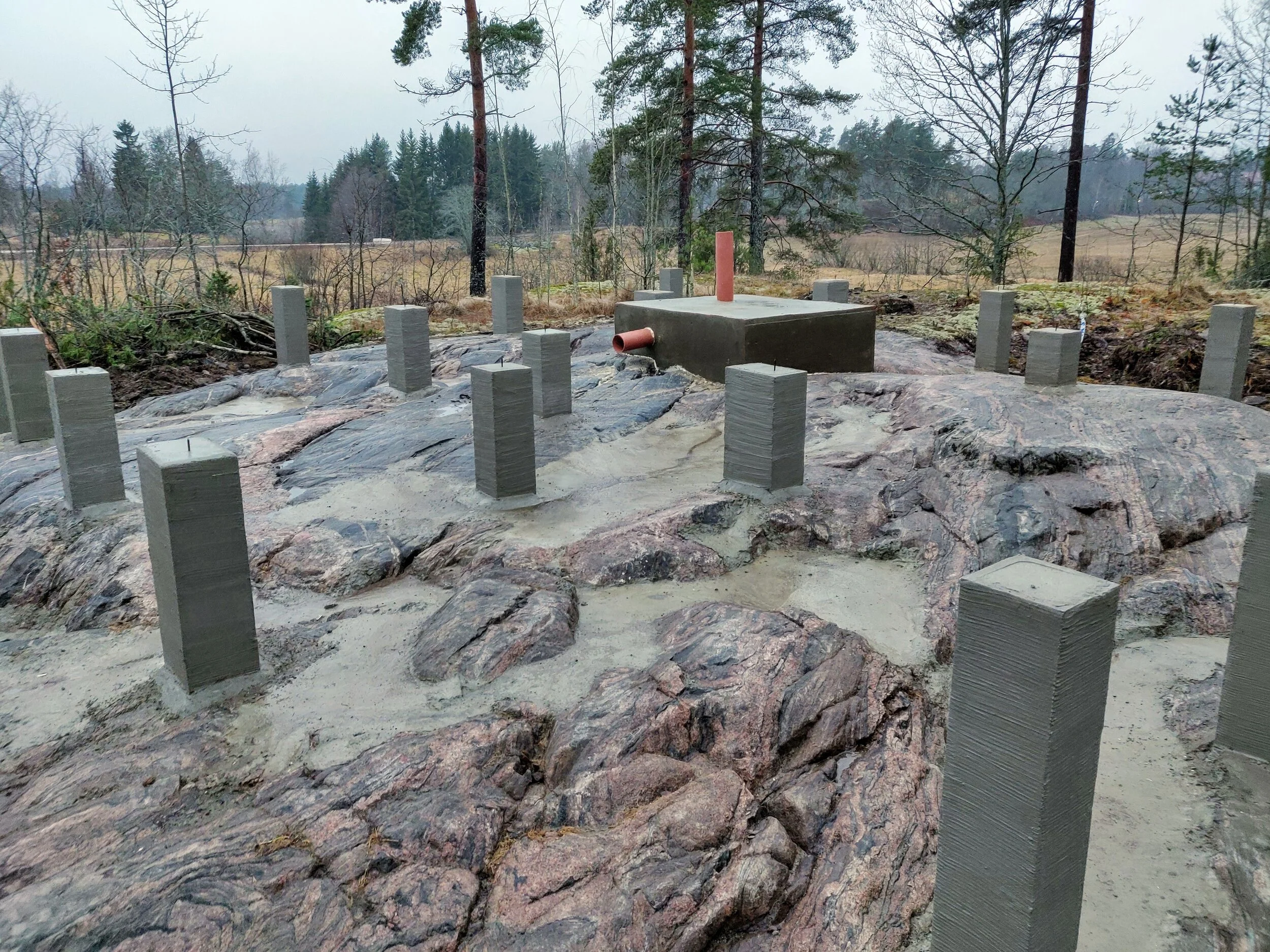 Pilariperustukset ja tuulettuva alapohja — Terve pieni hirsitalo