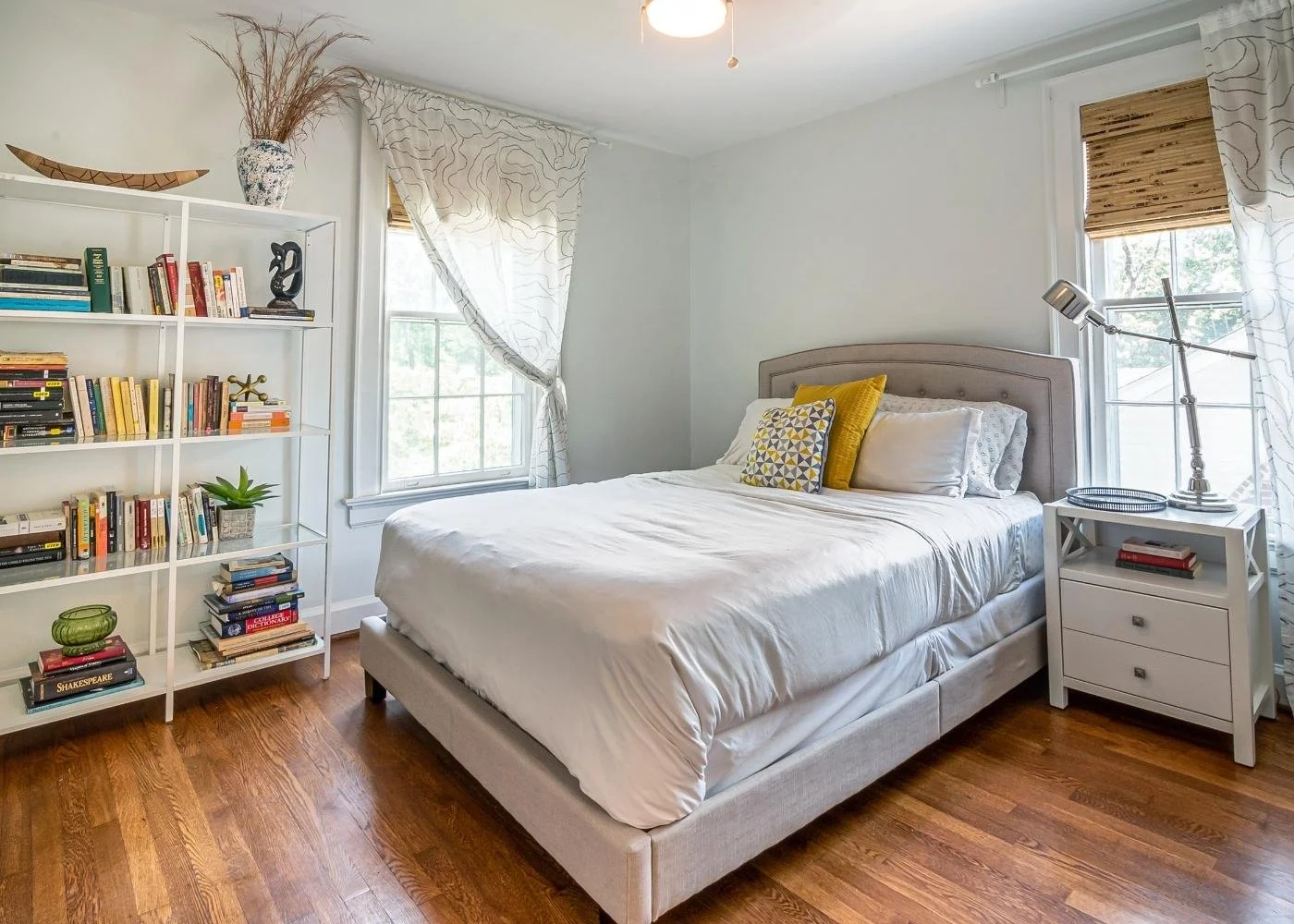 How to Keep A Small Bedroom Clean & Organized — Krafty Planner
