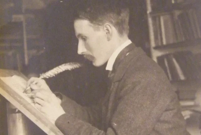 EDWARD JOHNSTON: TYPEFACE DESIGNER — LIVES RETOLD