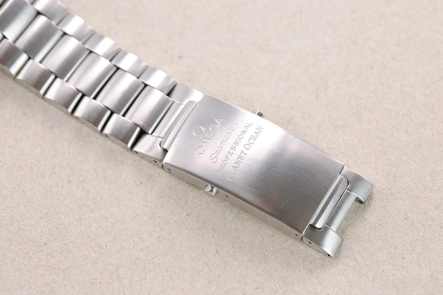 OMEGA Seamaster Planet Ocean Chronograph - 22105100 Case & Cards 2010 ...