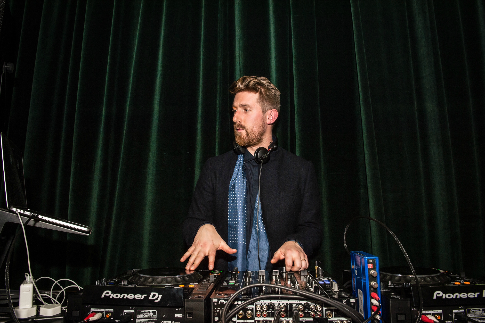 About — Dan Browne