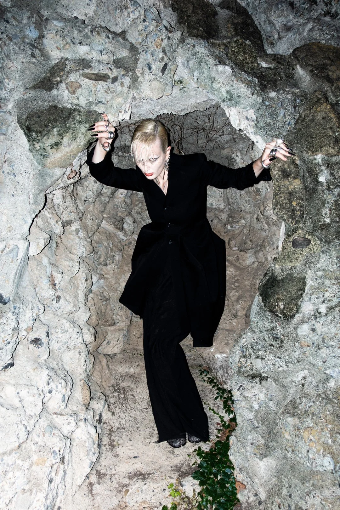 THE INTOXICATING DARKNESS OF FASHION: GATA MEETS VICTORIA AKA SALAVAT ...