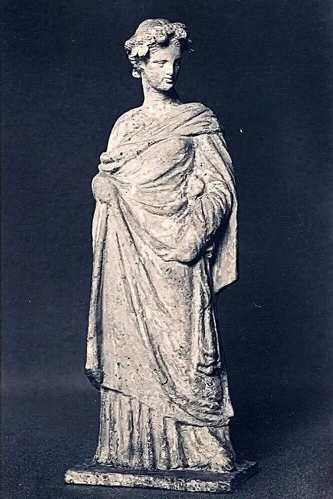 Tanagra Figurines in Major Museum Collections — Hellenistic Tanagra ...