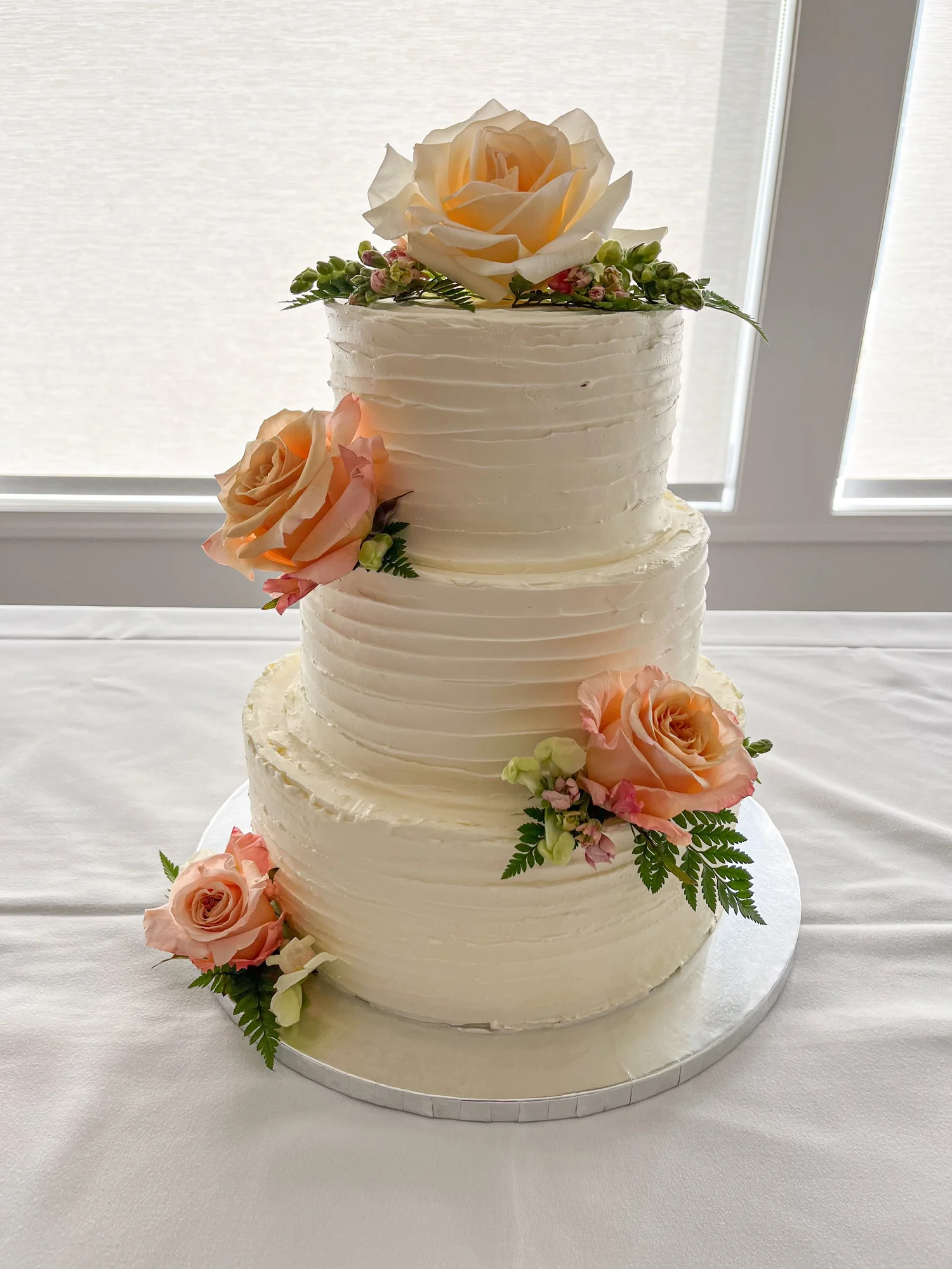 Lakeside Bakery | Customized Wedding Cakes and Desserts — Lakeside Gardens