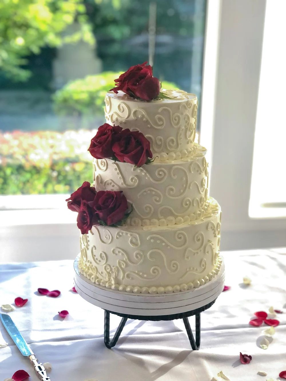 Lakeside Bakery | Customized Wedding Cakes and Desserts — Lakeside Gardens