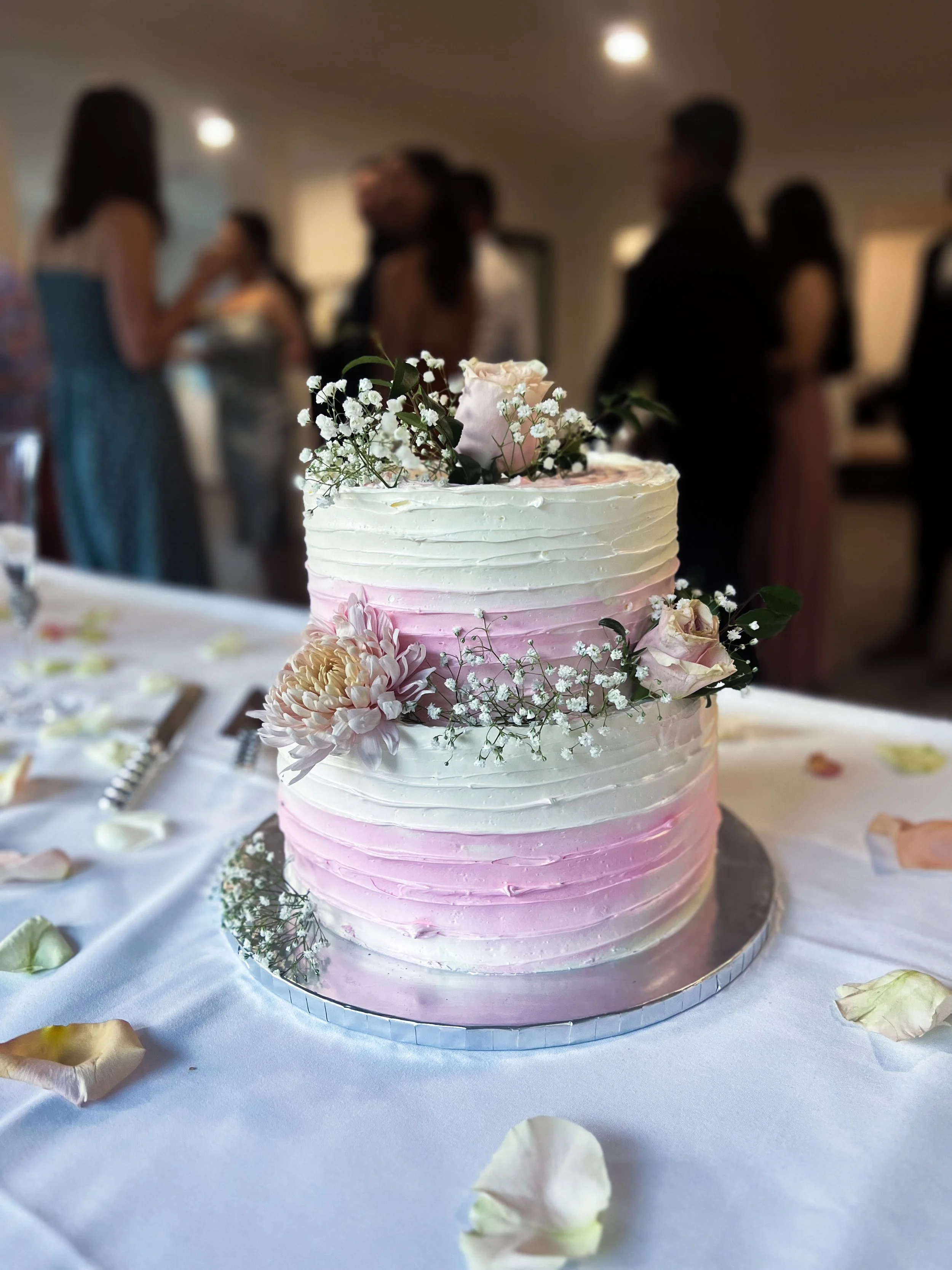 Lakeside Bakery | Customized Wedding Cakes and Desserts — Lakeside Gardens