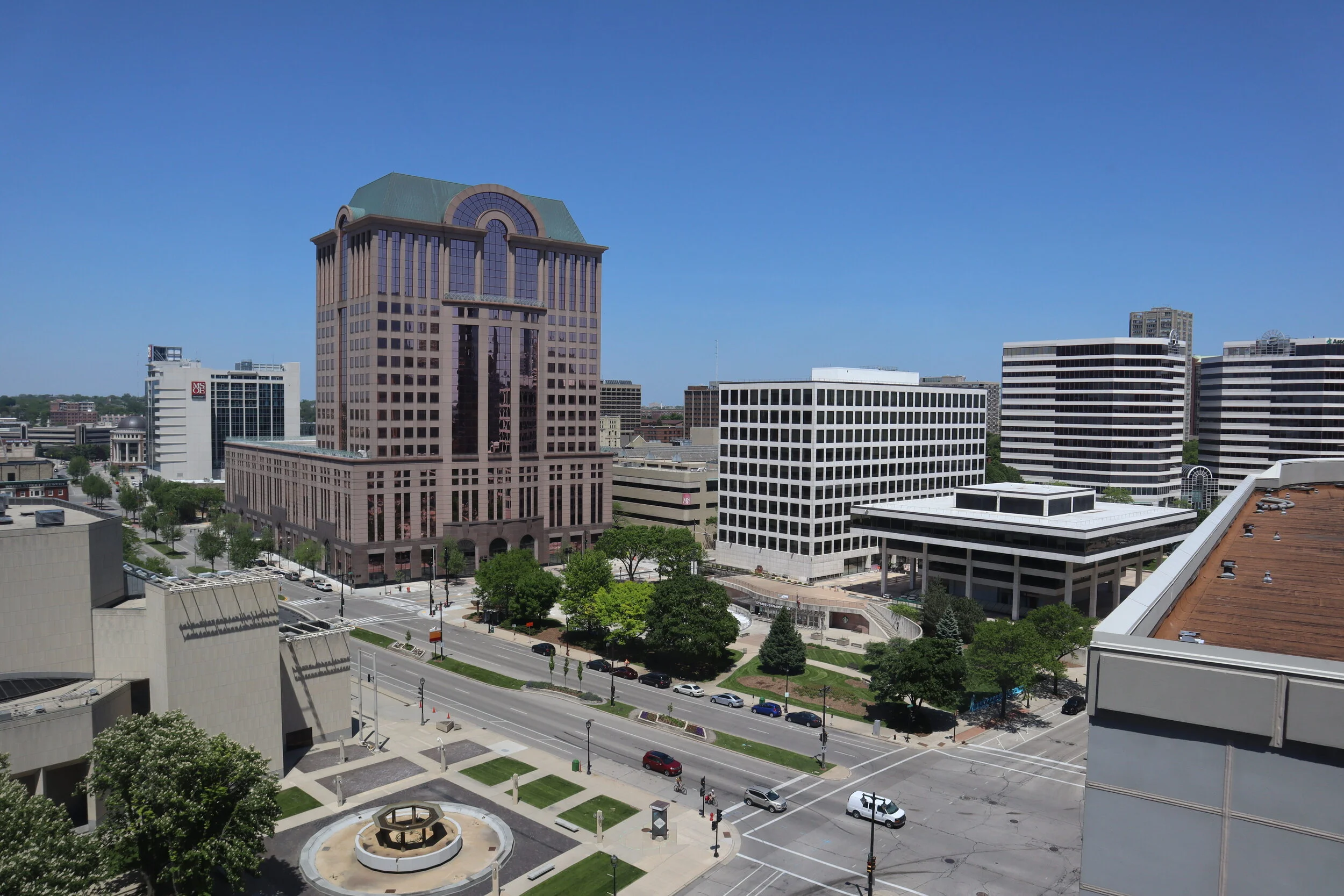 FLOOR 8 — Associated Bank River Center