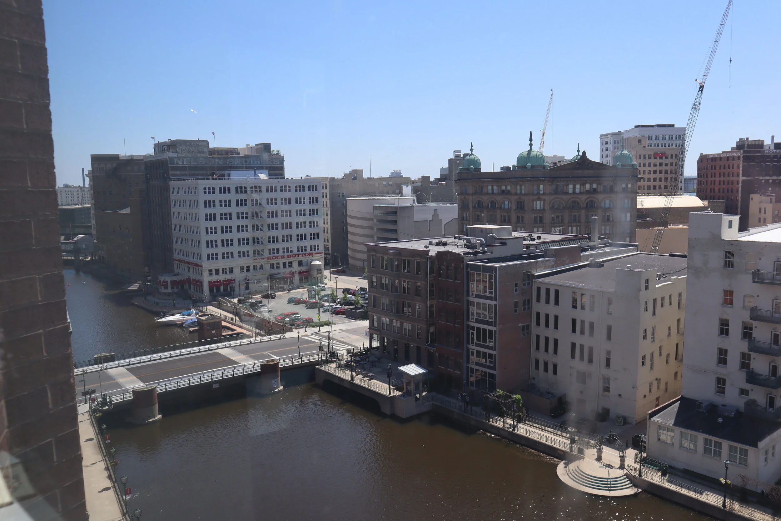 FLOOR 8 — Associated Bank River Center