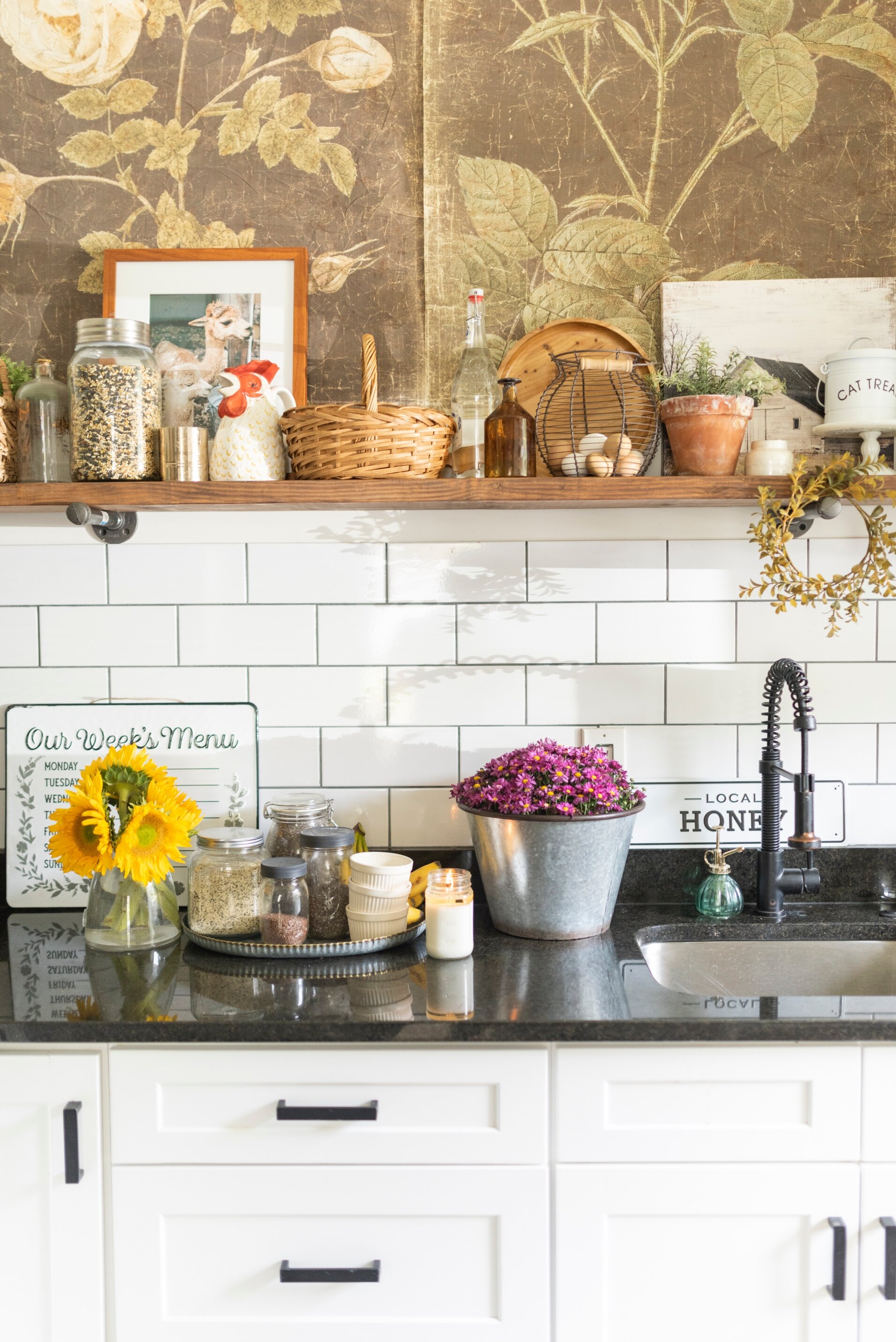 Budget-friendly fall decorating ideas using foraged items from your ...