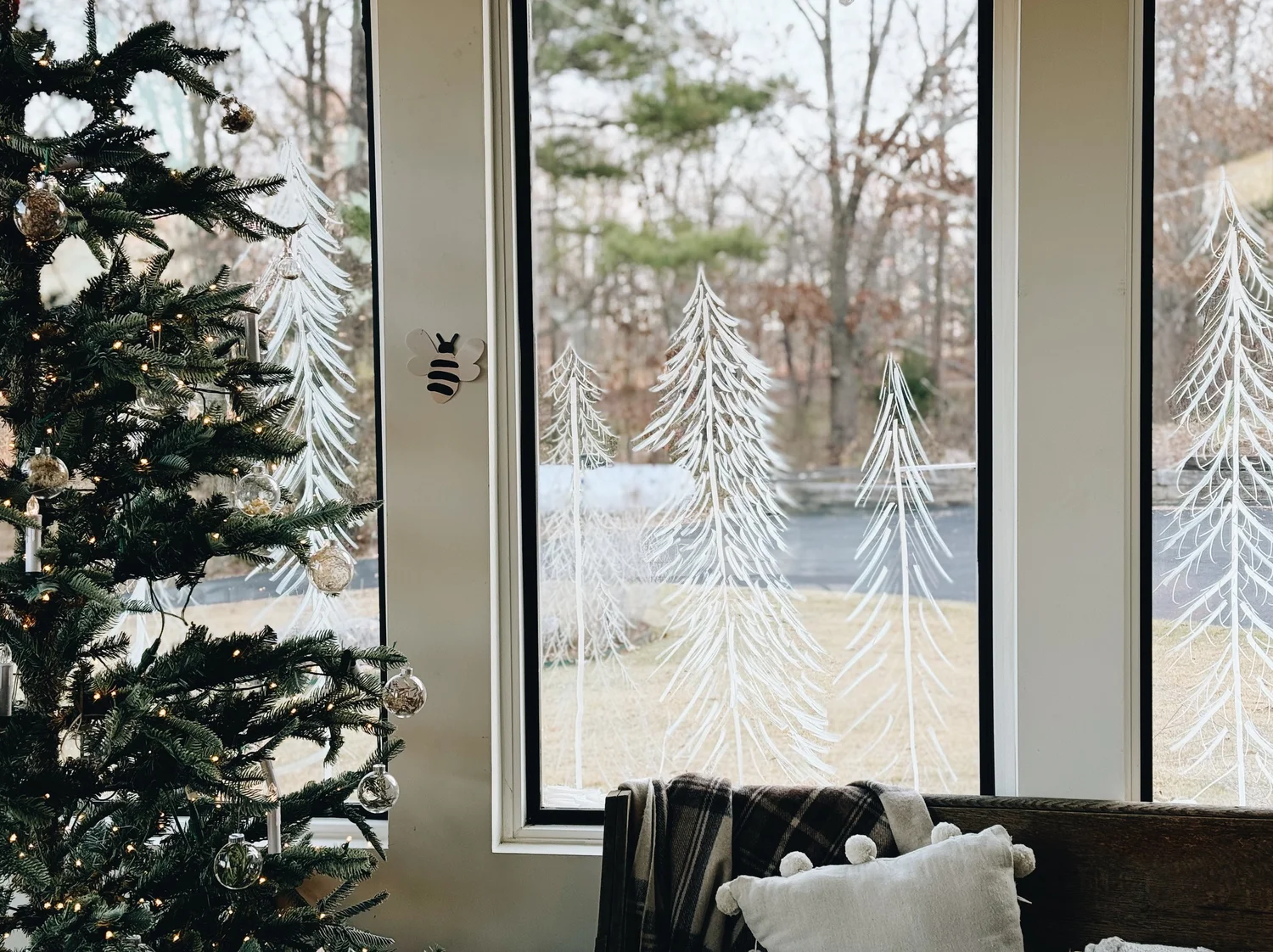 A Winter Wonderland Christmas Ambiance With Simple Magical Touches ...