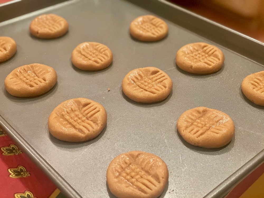 Easy 3-Ingredient Flourless Peanut Butter Cookies — Sarah Freia
