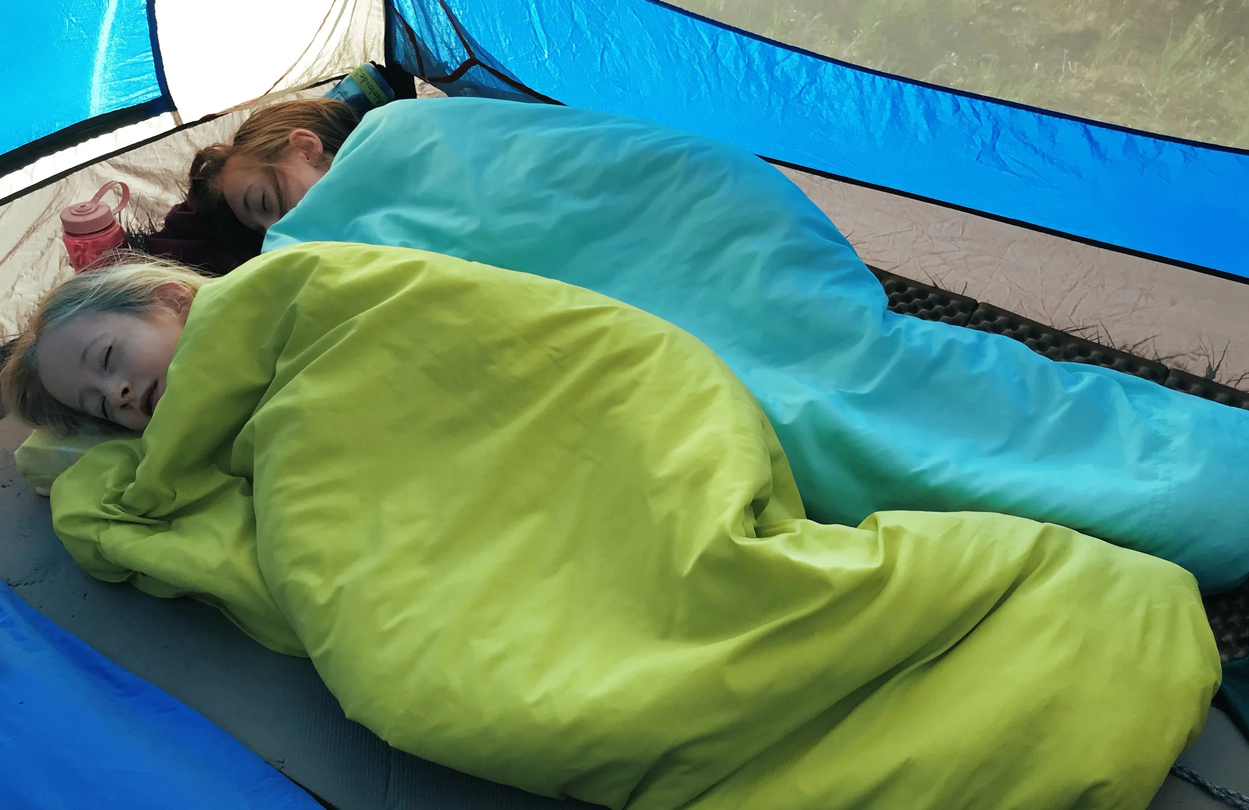HOW TO MAKE A CHILD SIZE BACKPACKING QUILT Stitchback DIY Trail Gear HOW TO MAKE A CHILD SIZE BACKPACKING QUILT Stitchback DIY Trail Gear