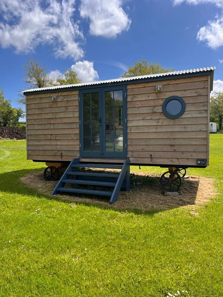 Luxury shepherd hut for sale with optional bathroom — Timeless Spaces
