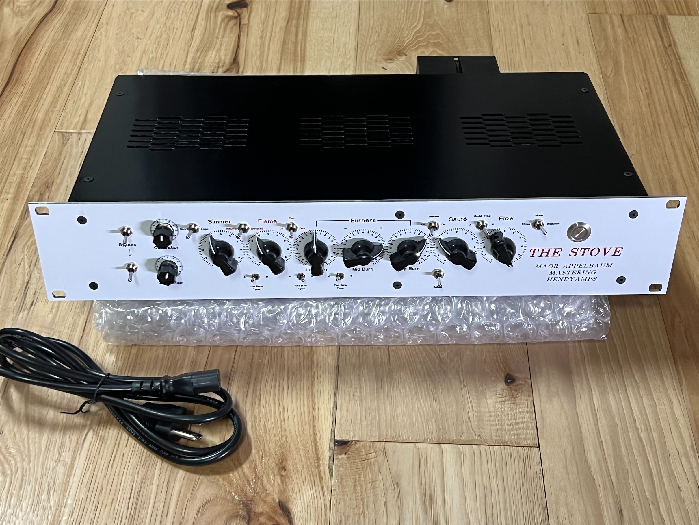 Hendyamps “The Stove” - Stereo Tube and Solid State Multiband Tone ...