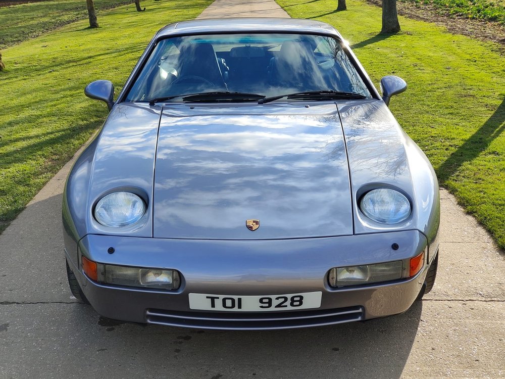 Diamond Blue Mettalic Porsche 928