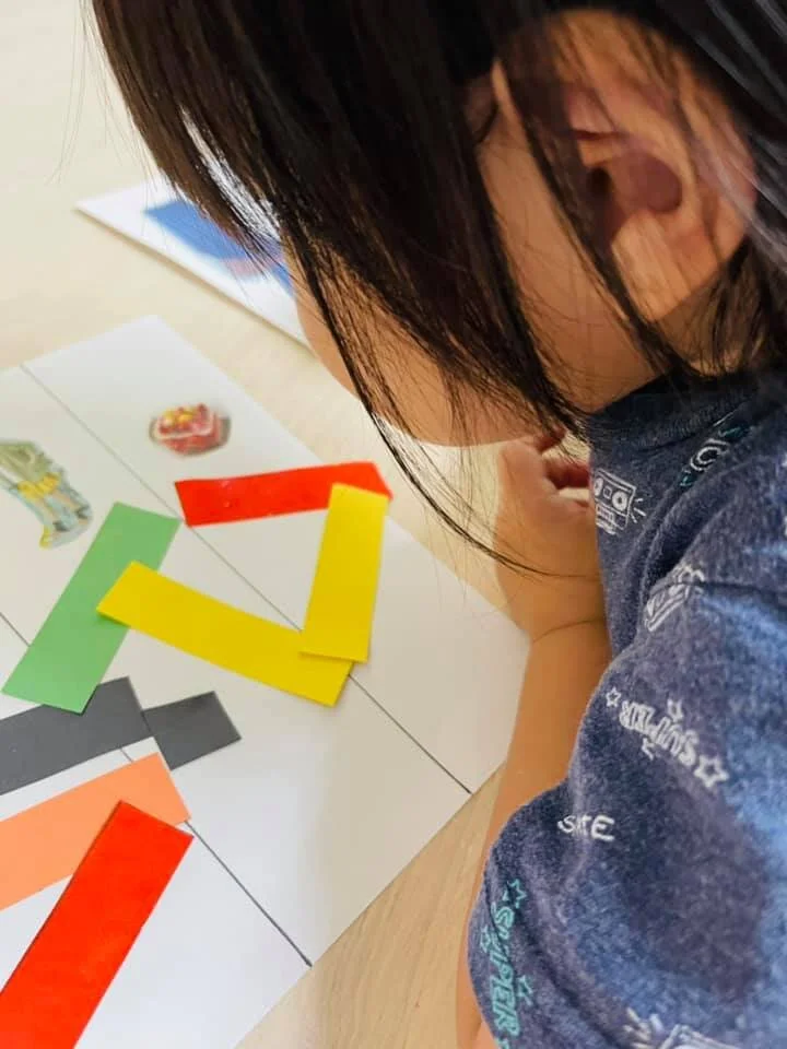 剪剪貼貼真有趣！Nyle用色紙培養小孩顏色觀察力