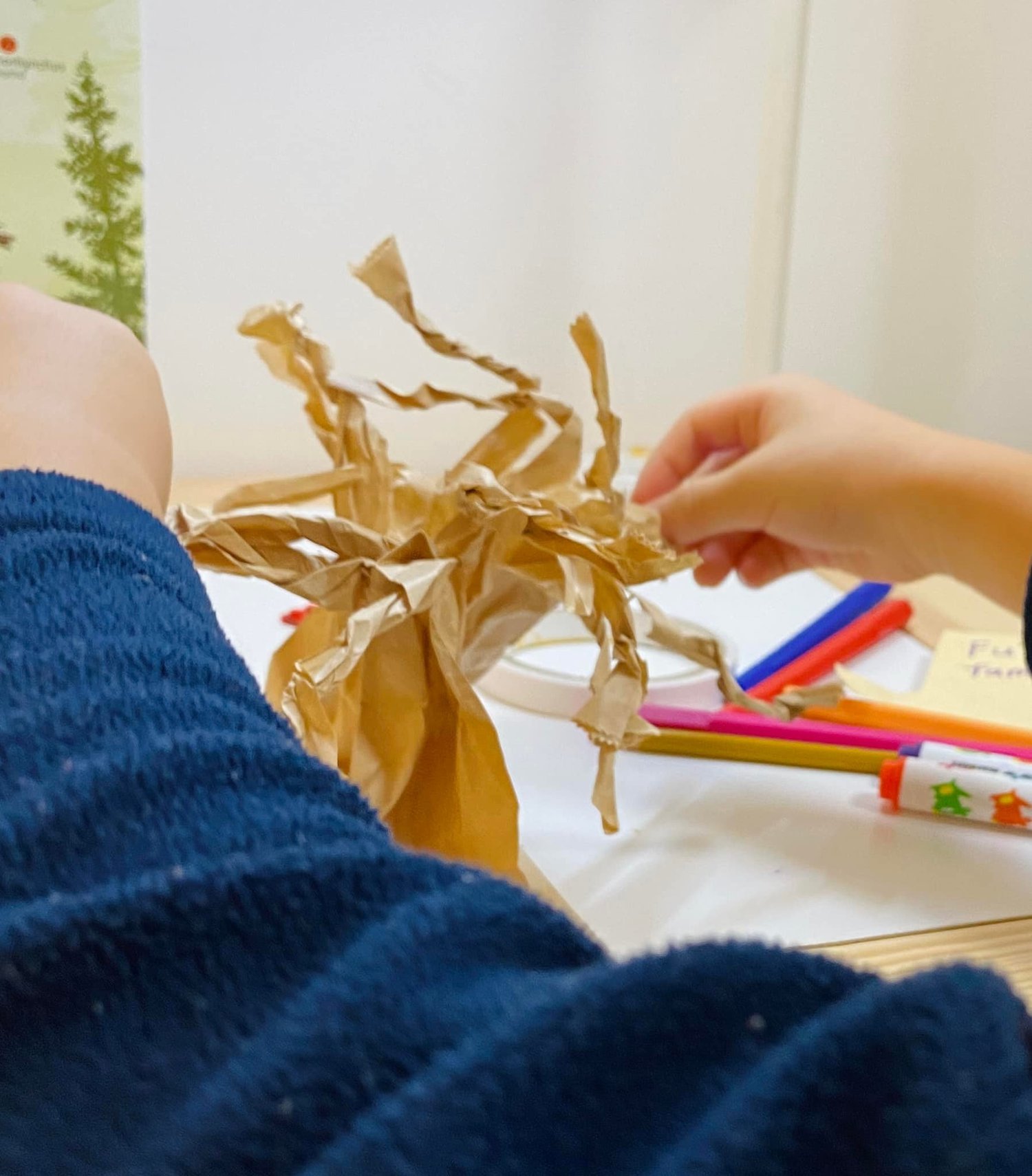 感恩節的勞作！魚寶魚媽帶小朋友用牛皮紙袋做感恩樹、學會說感謝