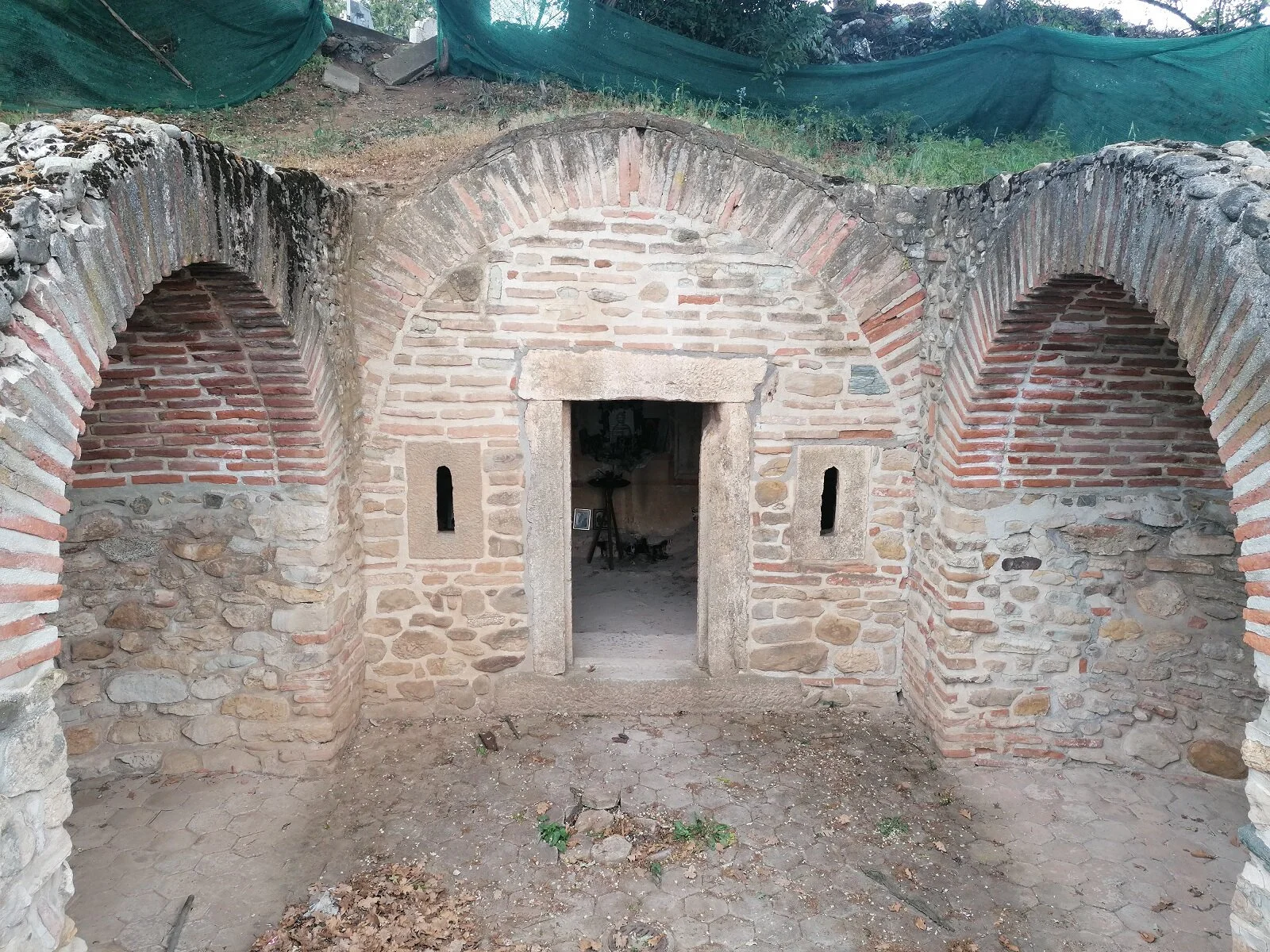 Zaboravljeno blago: MISTERIOZNA GROBNICA KRAJ BEOGRADA o kojoj meštani ...