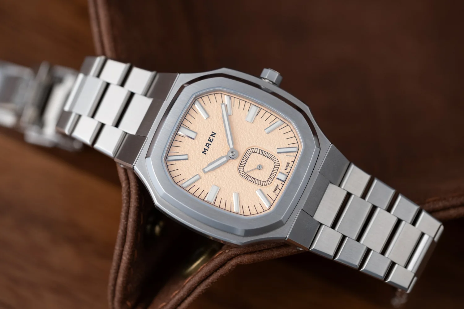 Hands-On Maen Manhattan 37 Ultra Thin Review