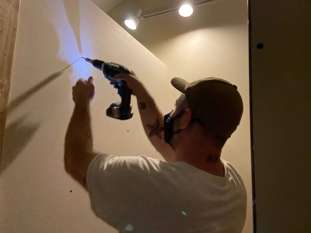 How to replace carpet with hardwood floor? A step-by-step guide to ...