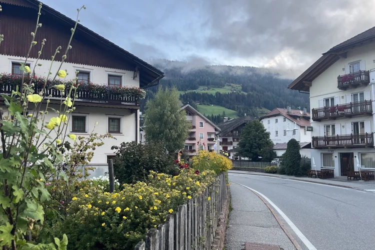 Alta Via 4 Dolomites – Route, Map, Itinerary & Hut-to-Hut Planning ...