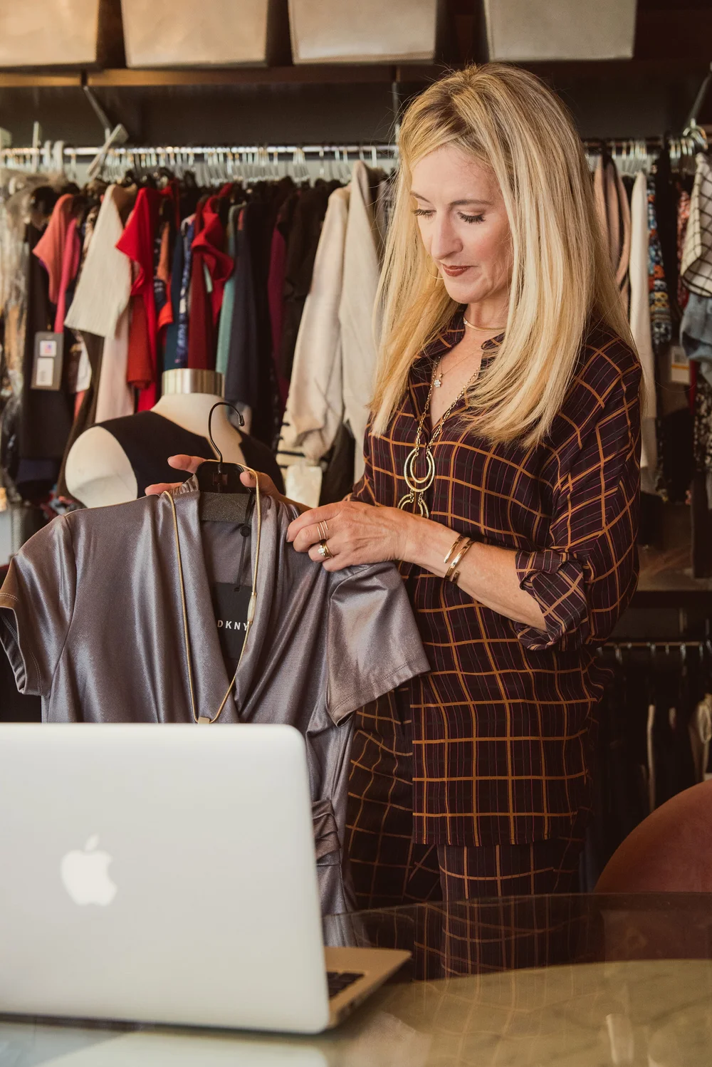 What is it like to work with a virtual fashion stylist? — Unfoldid