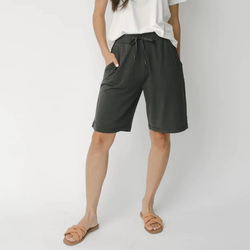 The 17 Most Flattering Shorts For Curvy Bodies — The Candidly
