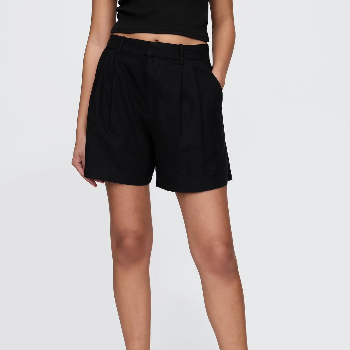 The 17 Most Flattering Shorts For Curvy Bodies — The Candidly