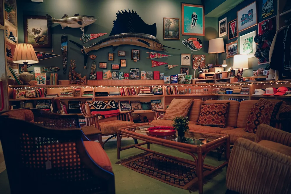 About — Consignment Lounge