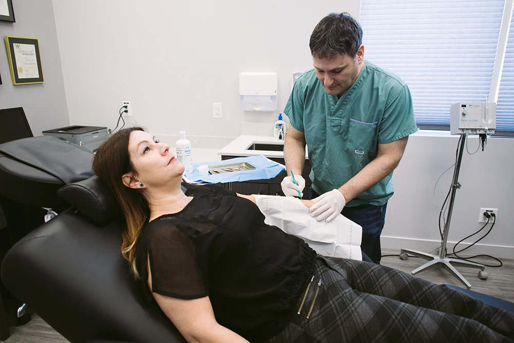 Dr. Shane Silver m.d. f.r.c.p.(c). — Academy Skin Centre