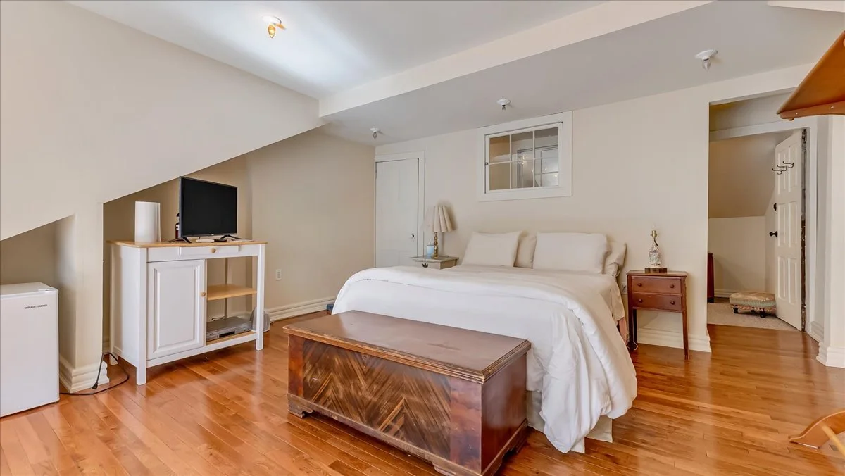 Photo Tour — Kelly Suites on Broadway