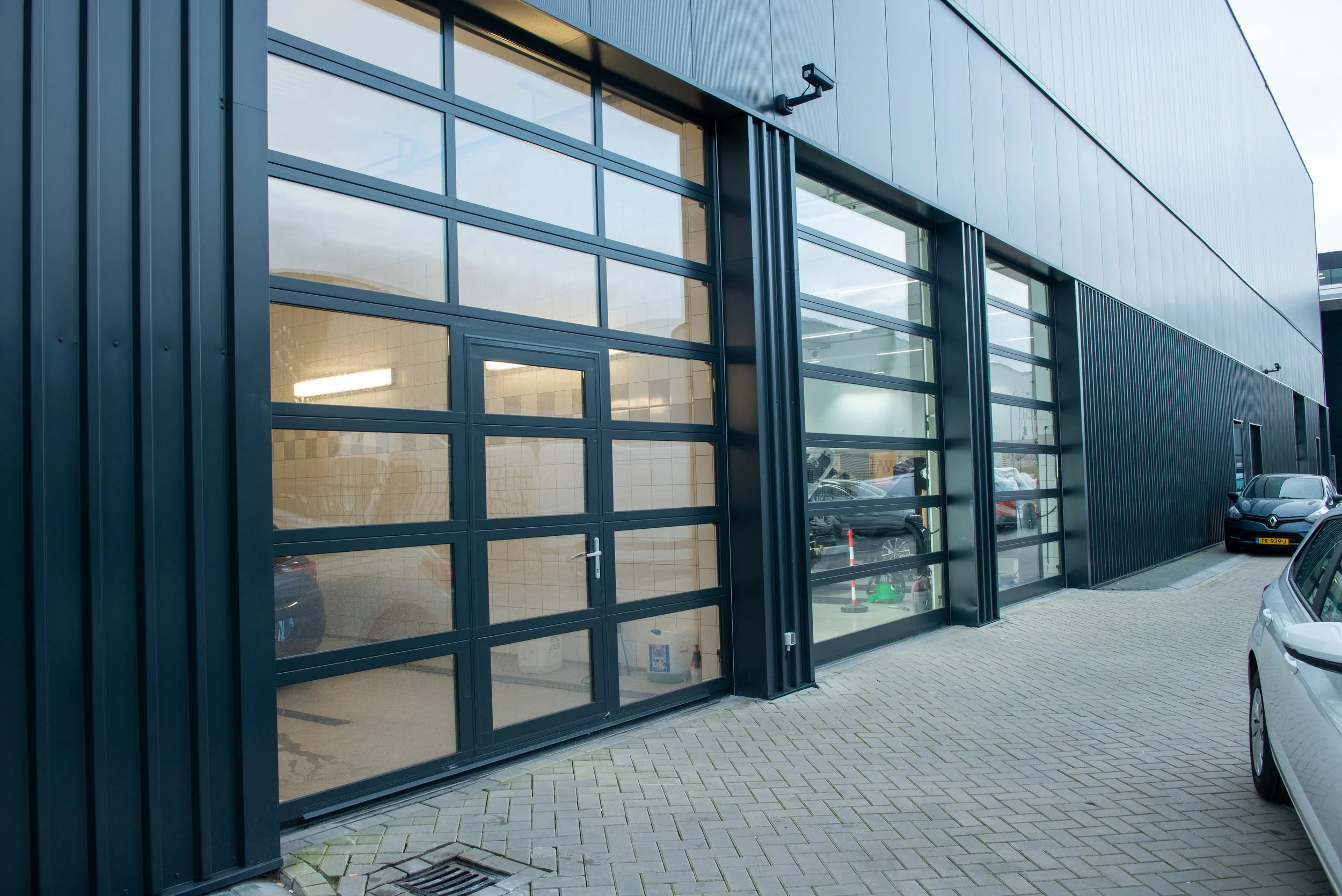 Panorama 40 mm Sectional Doors — PENSA