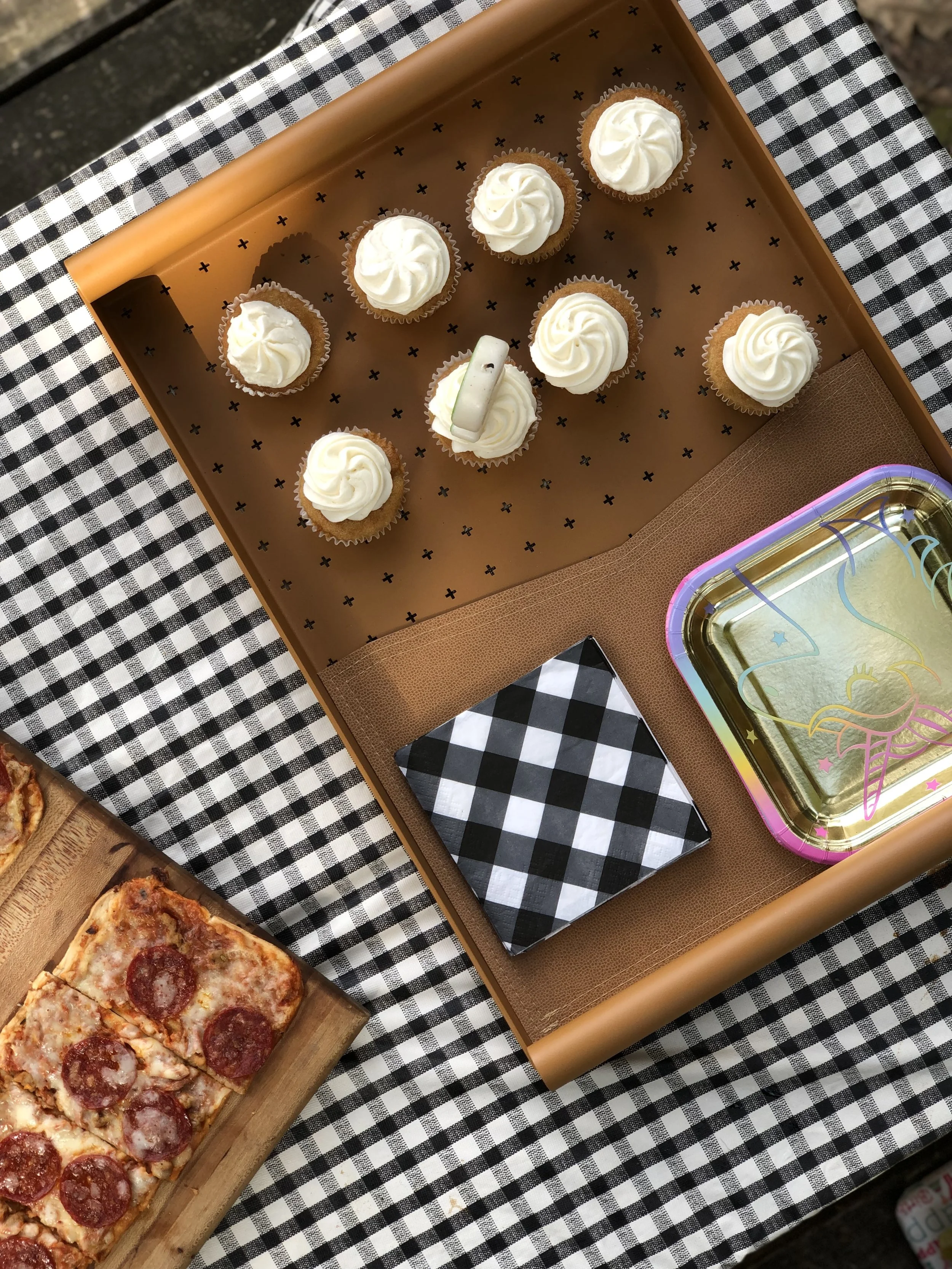 Tray-C — Laradacky.com