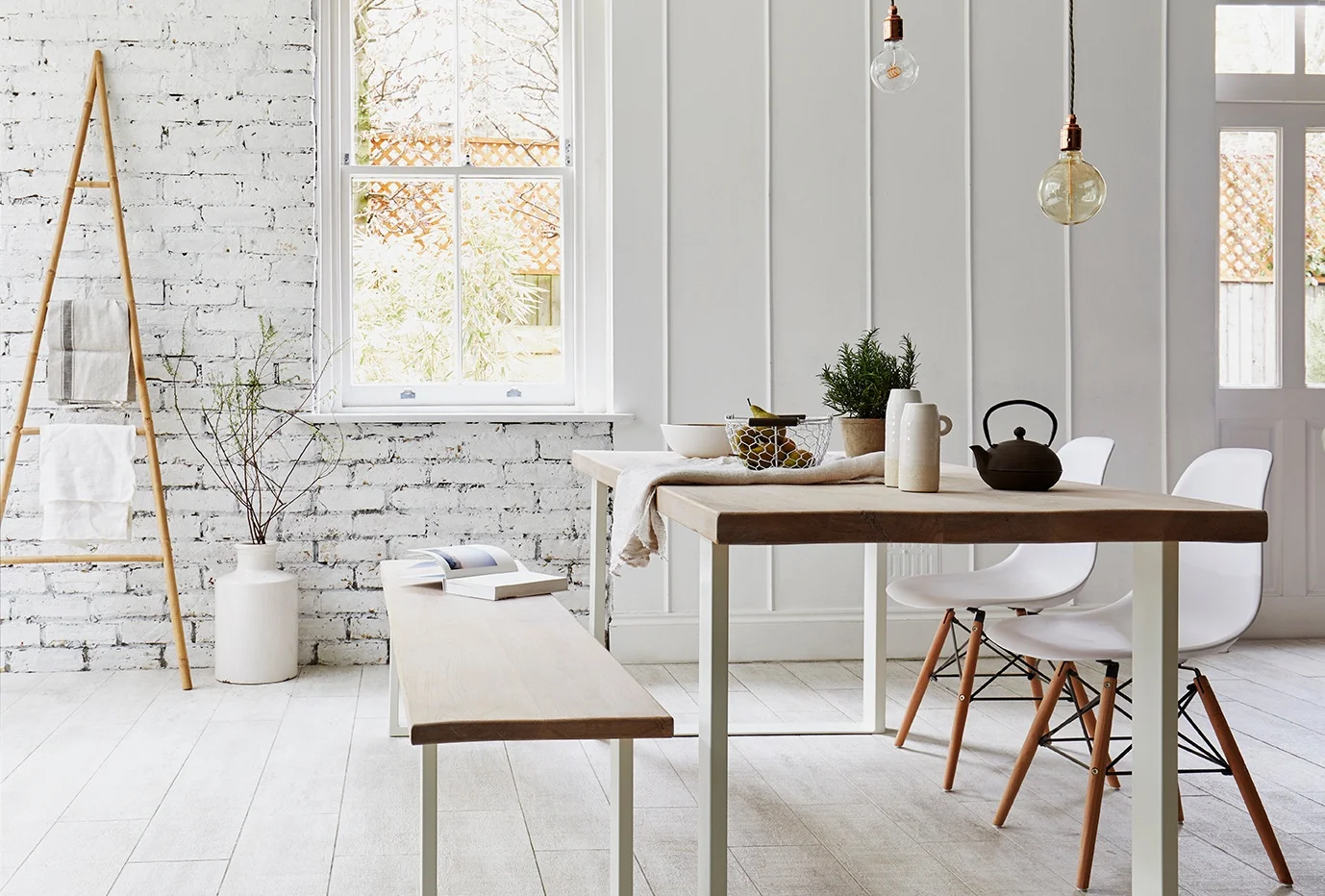 VICTORIA SULLIVAN ART DIRECTOR & STYLIST