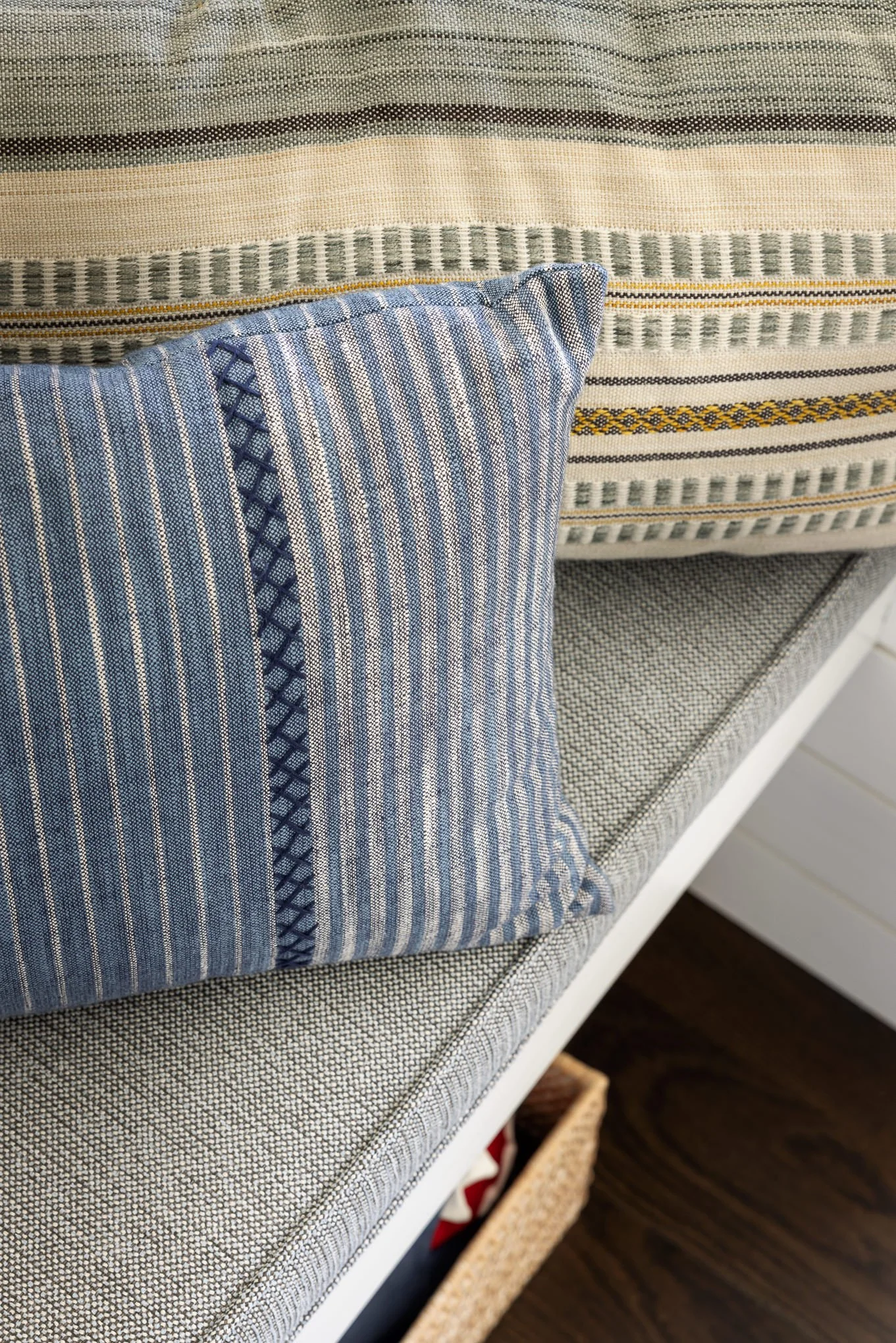 Modern Laurel — JFD CREATIVE