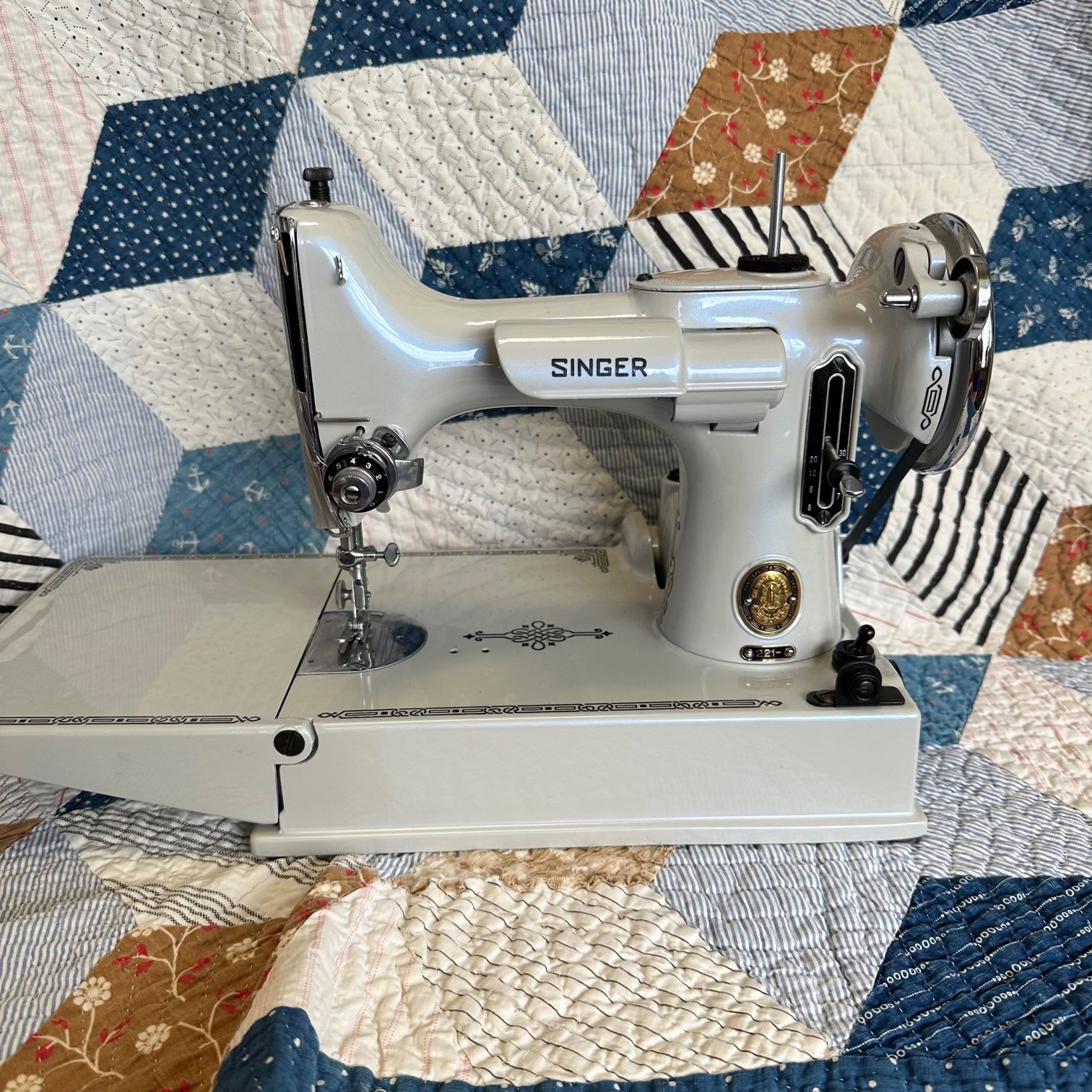 Singer Featherweight 221's and 222's — Roxanne's