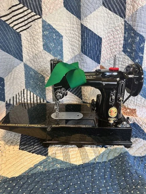 Singer Featherweight 221's and 222's — Roxanne's