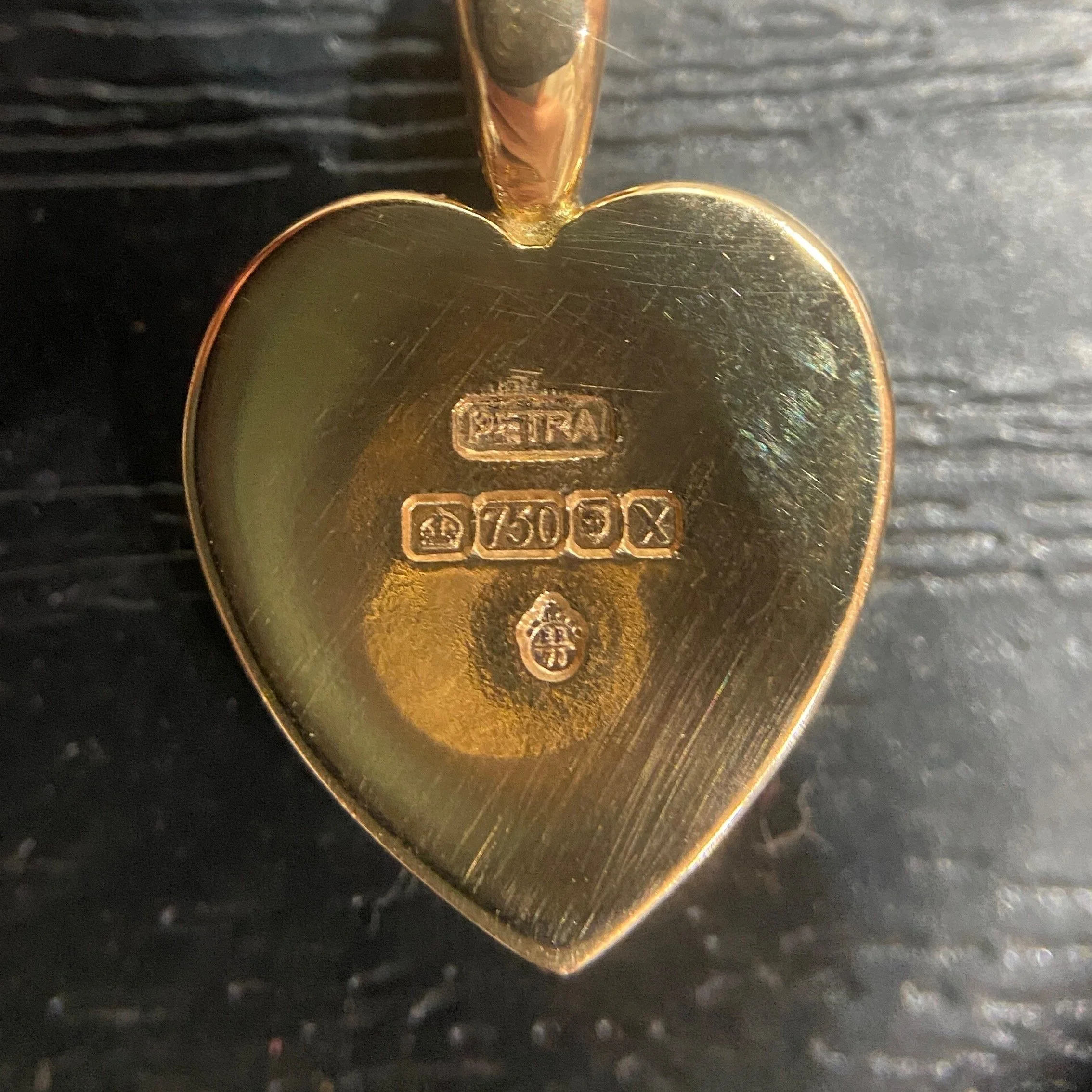 Understanding what you can tell from a hallmark on your jewellery ...