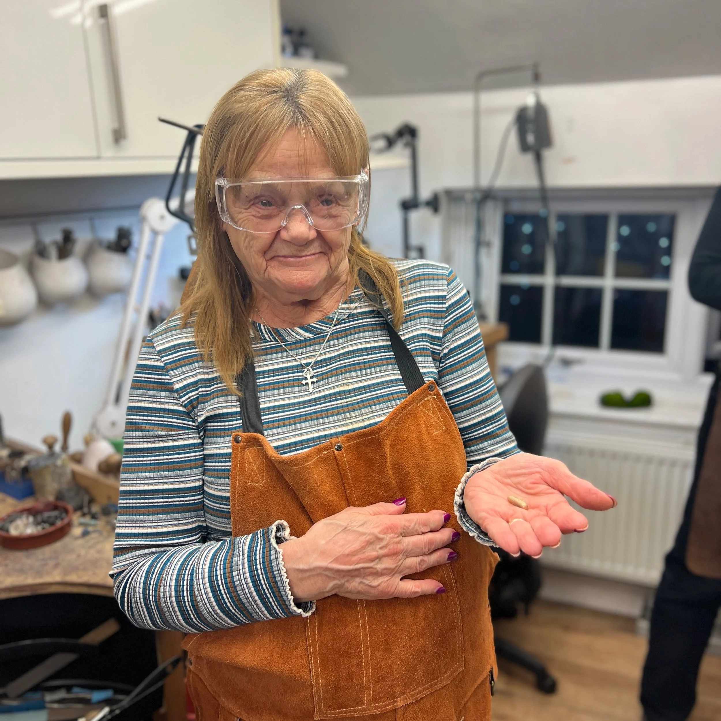 Ann's memorial ring with ashes. — Petra Jewellery