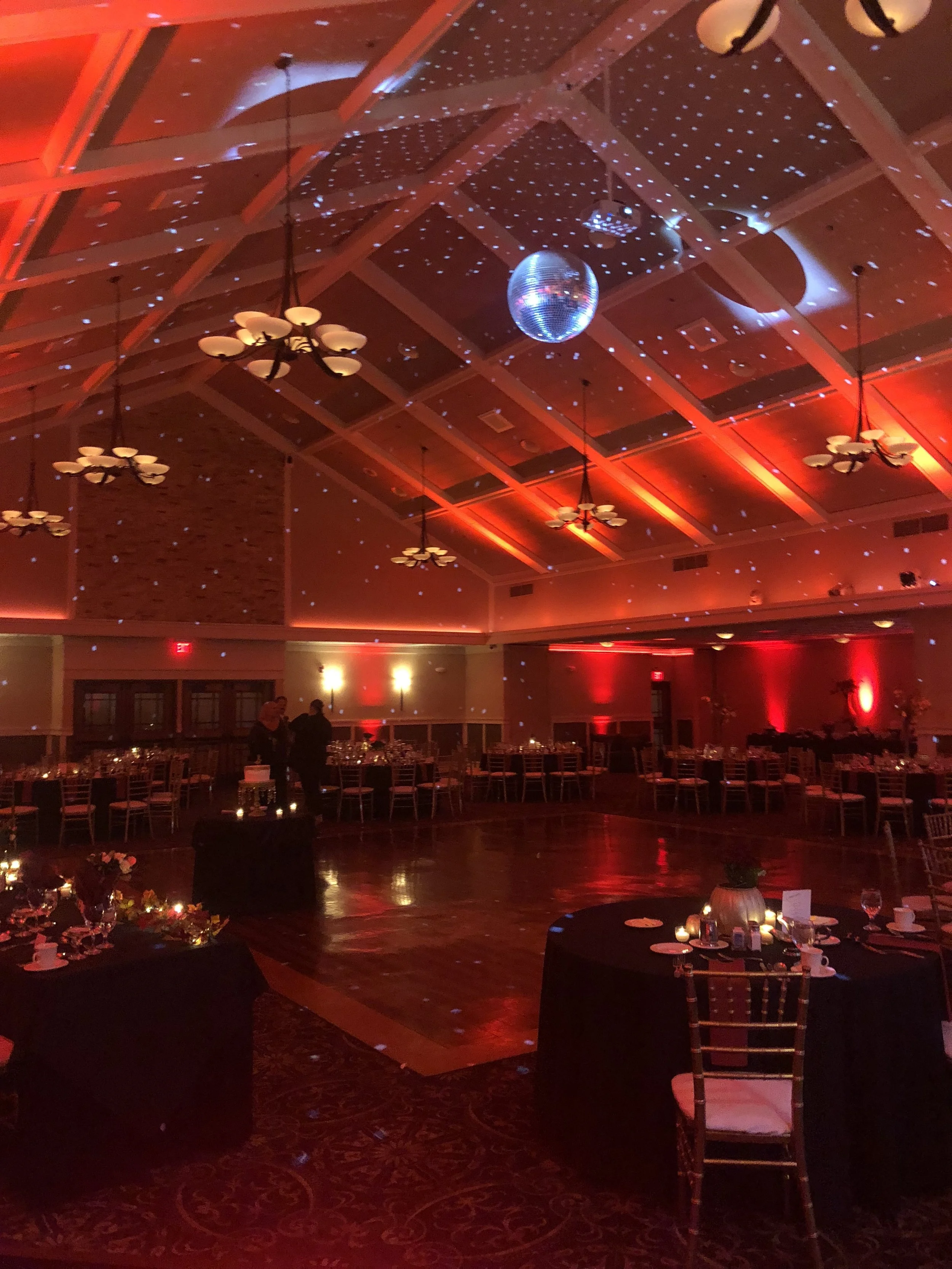 Moving N Grooving DJs