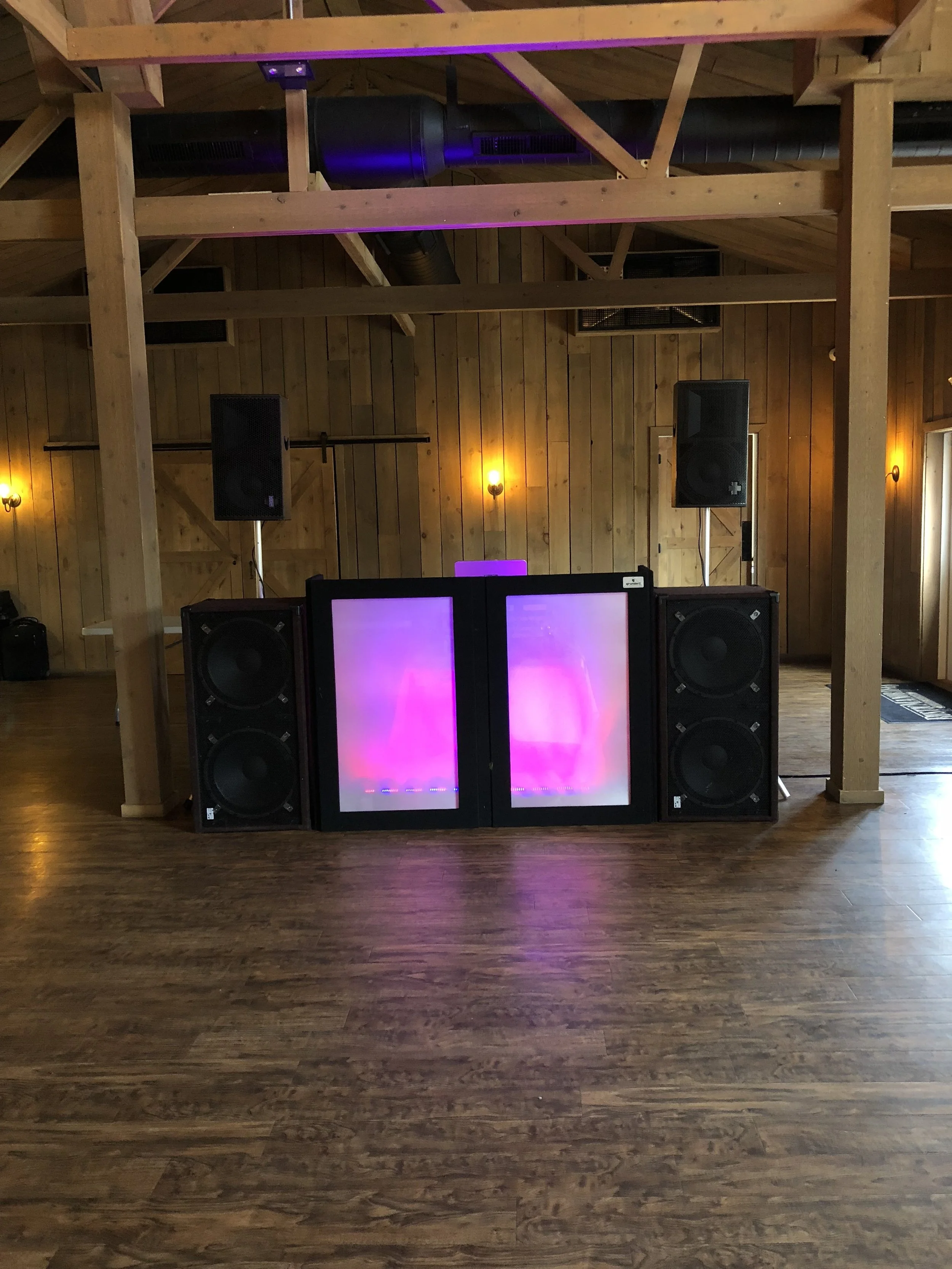 Moving N Grooving DJs