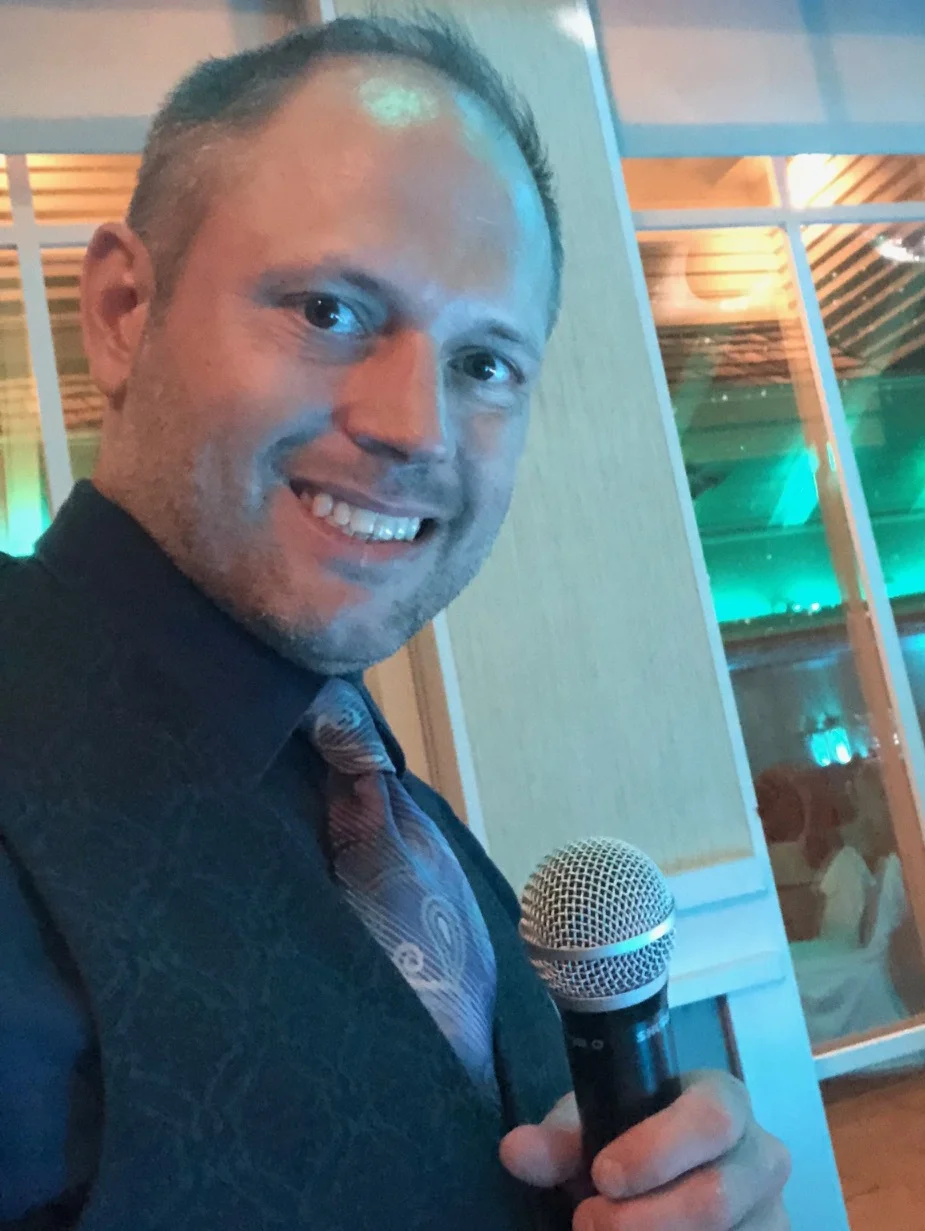 Moving N Grooving DJs