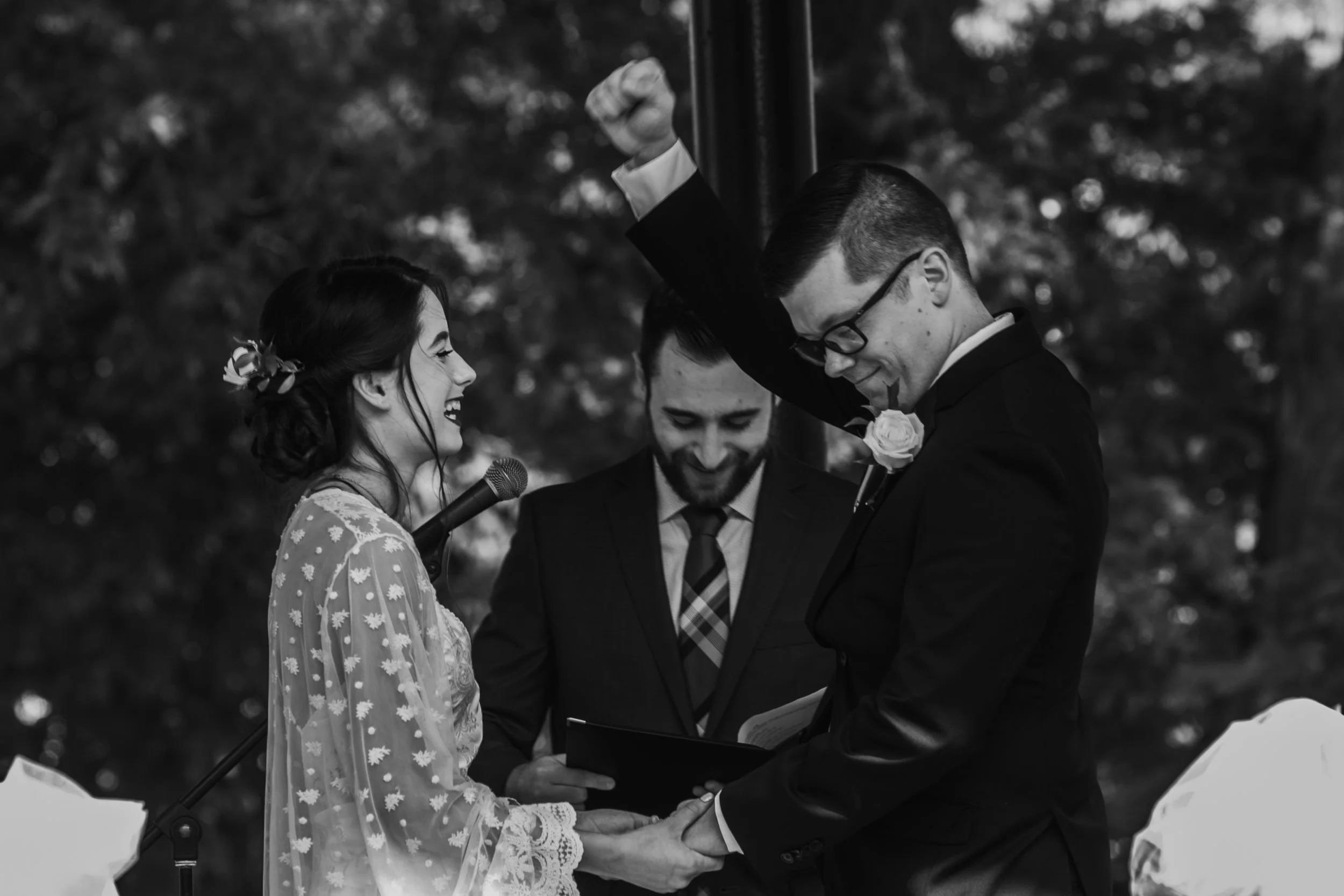 Moving N Grooving DJs