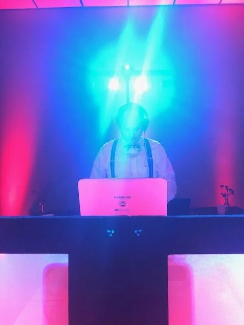 Moving N Grooving DJs