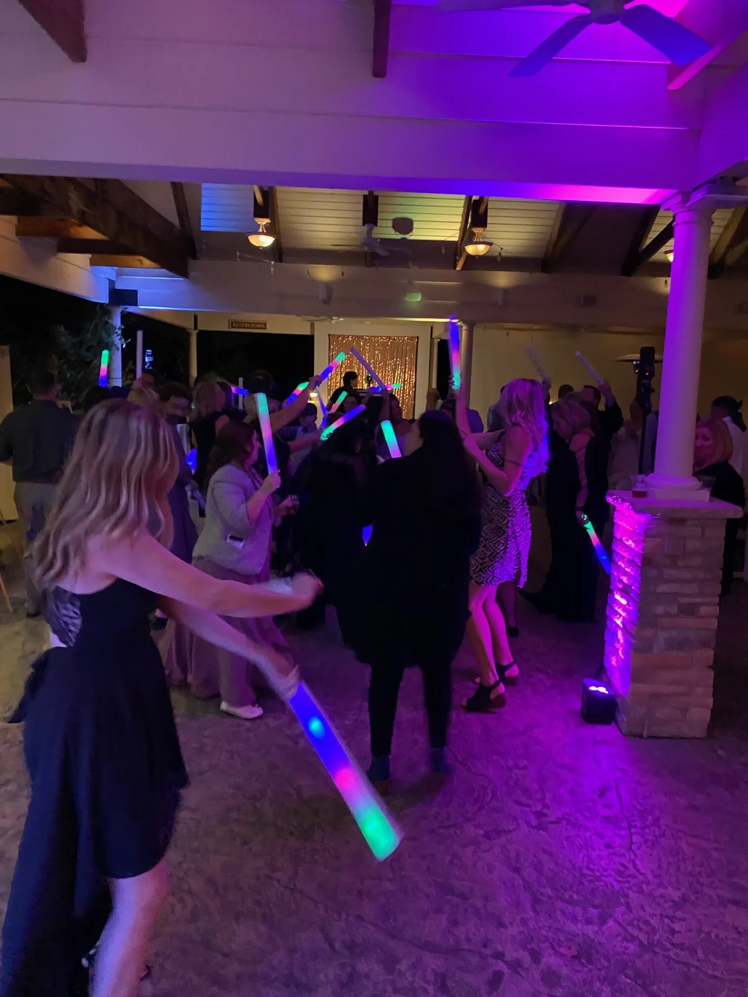 Moving N Grooving DJs